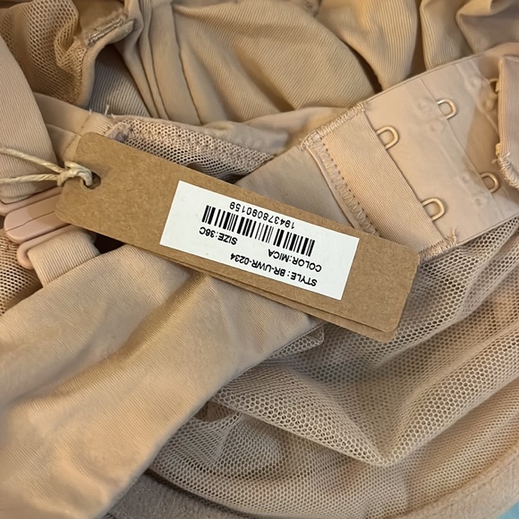 SKIMS | Intimates & Sleepwear | Skims Clay Fits Everybody Underwire Bra ...